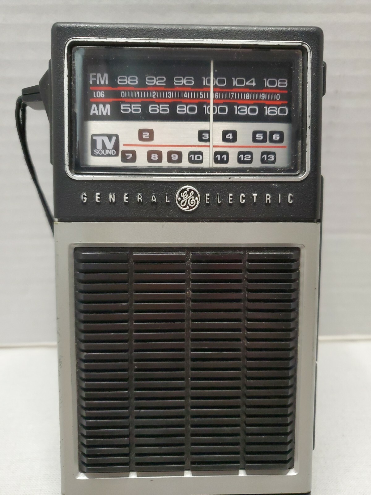 Vintage GE Handheld Radio AM/FM/TV 7-2927C General Electric. See ...