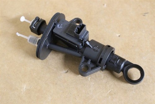Genuine Volkswagen Master Cylinder 5Q0-721-388-J for sale online | eBay