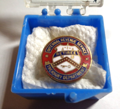 VINTAGE INTERNAL REVENUE SERVICE/TREASURY DEPARTMENT RETIREE LAPEL PIN ...