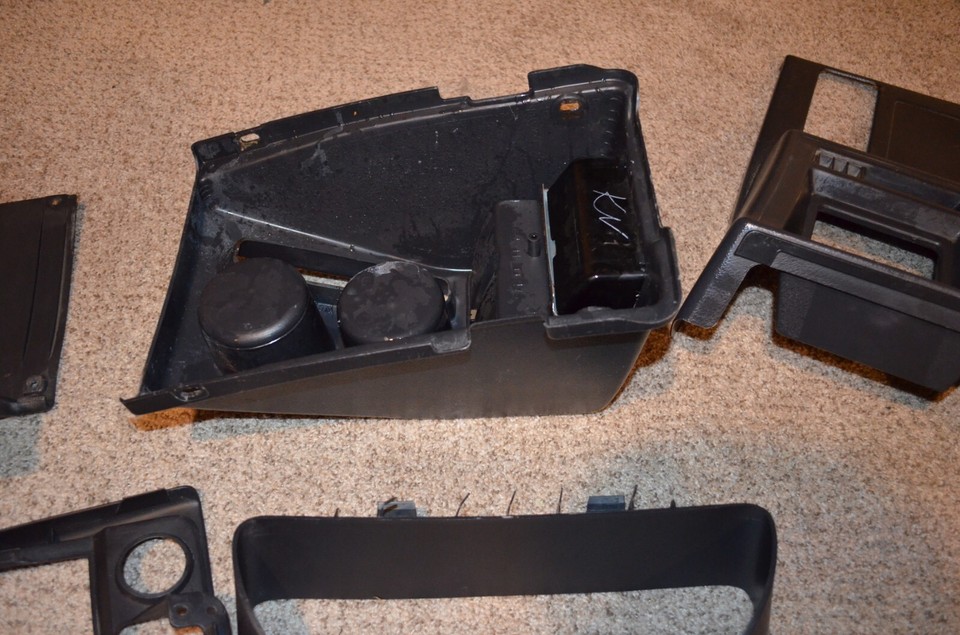 1996-1998 TRACKER SIDEKICK CENTER CONSOLE SHIFT BEZEL COLUMN RADIO TRIM ...