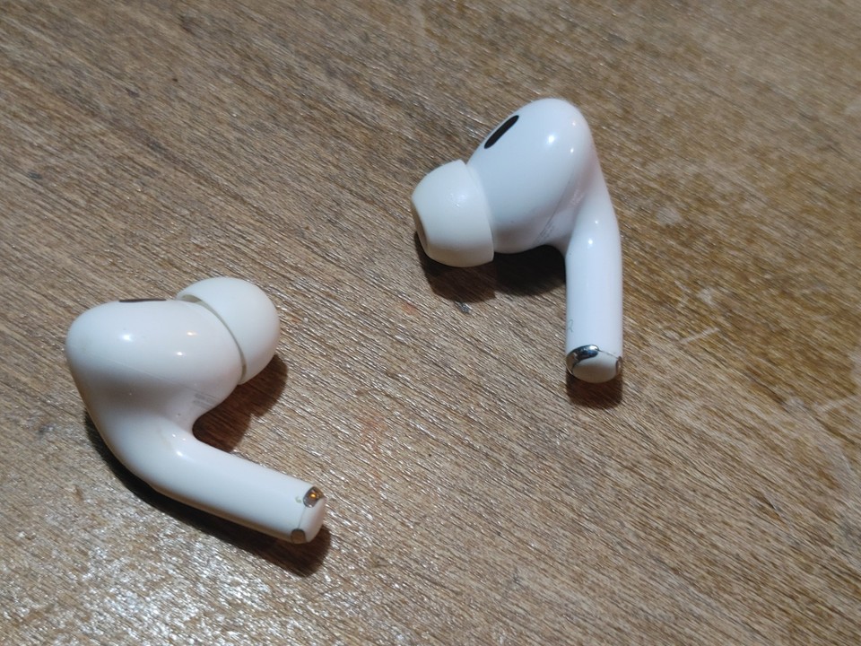 Apple AirPods Pro 2nd Gen Earbuds **Read | eBay