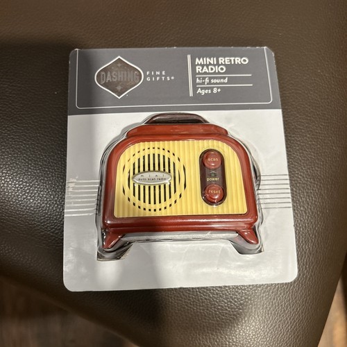 Dashing Mini Retro FM Radio 1.5V Battery Operated Portable Hi-Fi Sound ...