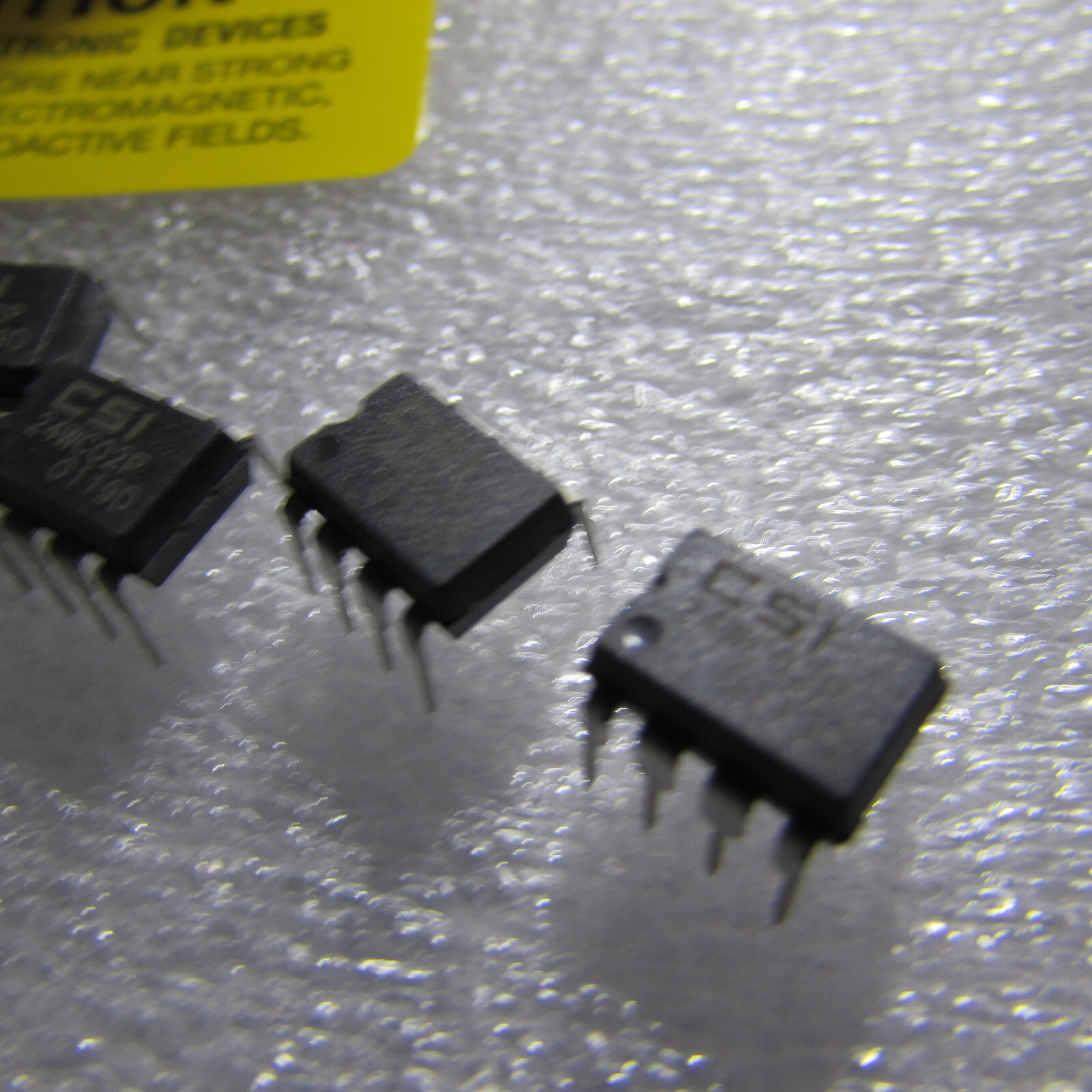 24WC02P CSI Catalyst 2K-bit SERIAL EEPROM 8pin Dip (5 Pieces) NOS FAST ...