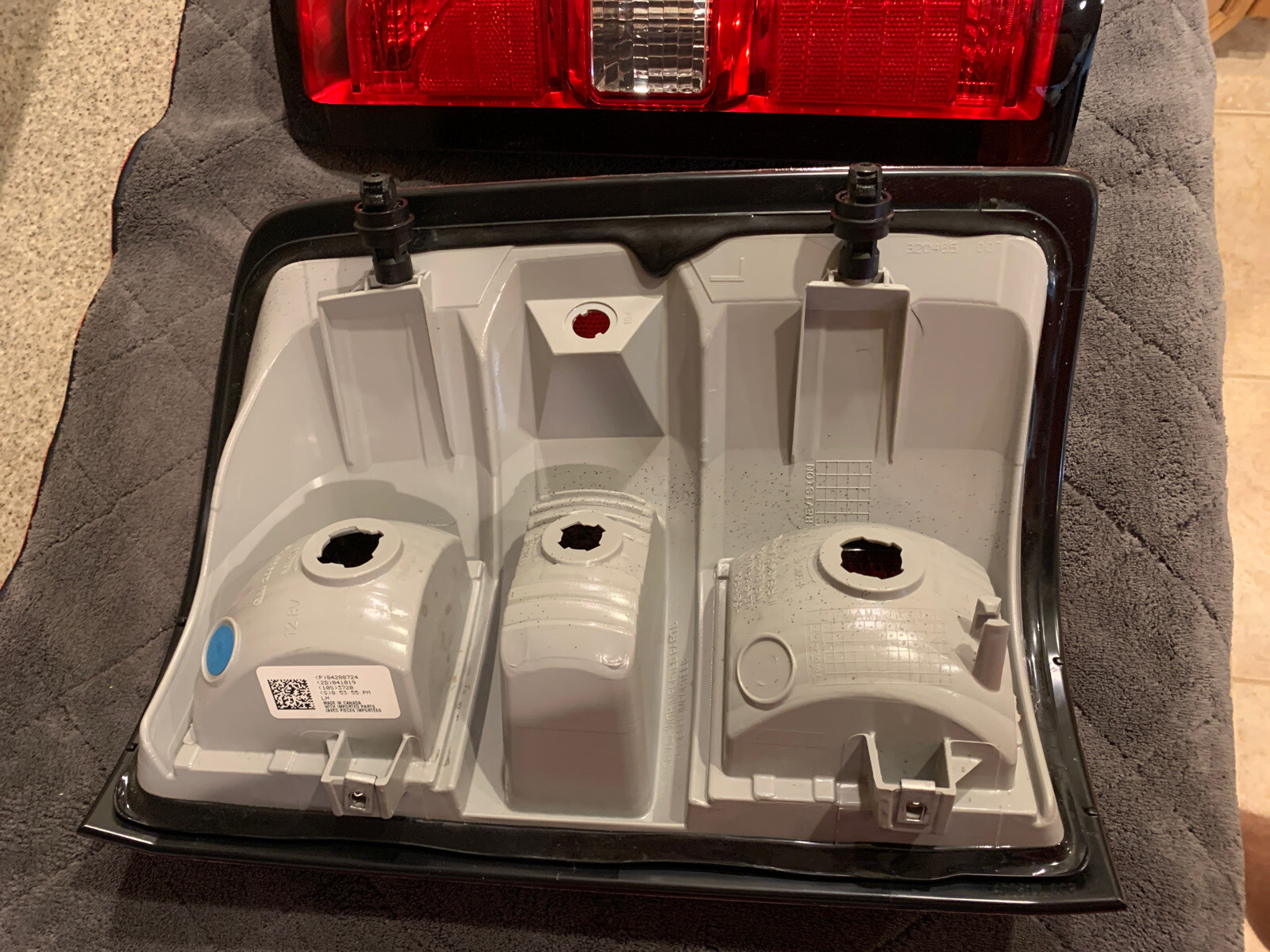 Genuine OEM GM Tail Lights Left 84288724 Right 84288725 3500hd | eBay