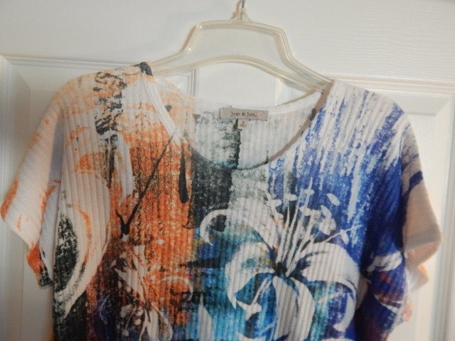 Jess & Jane Artsy Print Short Dolman Sleeve Ribbed Knit Chiffon Hem Top ...