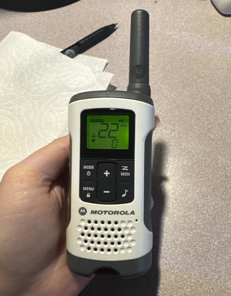 Motorola T260TP Talkabout Walkie Talkie Two Way Radio 22 Channel Tested ...