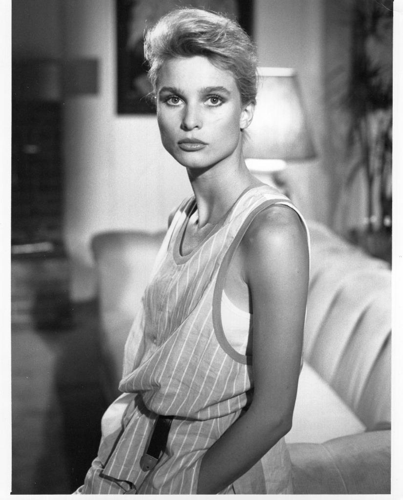 Nicollette Sheridan Nudos Aterrizando