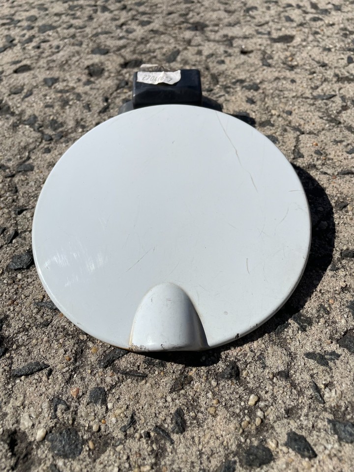 HOLDEN VZ UTE PETROL FLAP FUEL LID VU VY SV6 SS CREWMAN HSV MALOO WHITE ...
