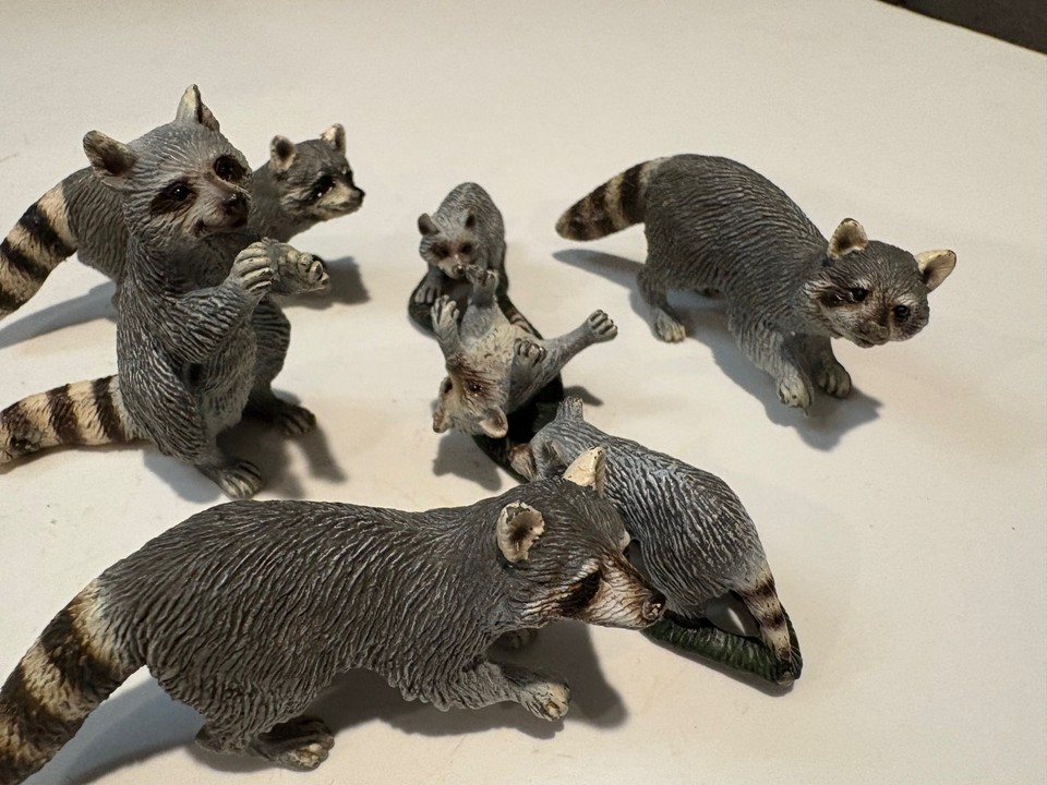 Five Schleich 08 & 09 RACCOON FAMILY Animal Figures Retired 14604 14624 ...