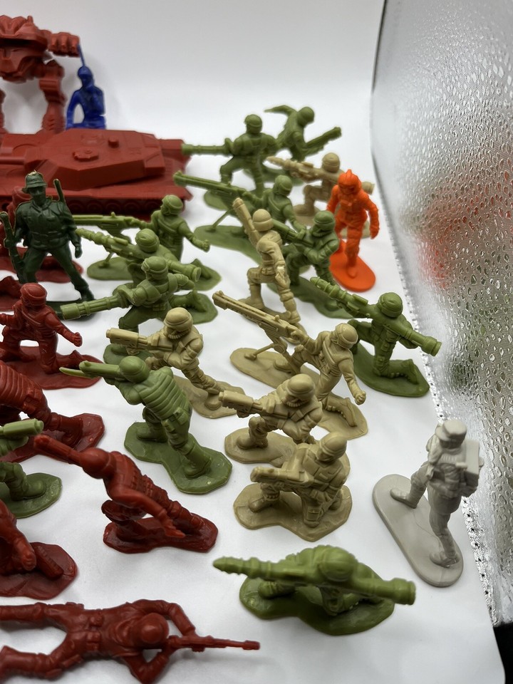 Huge Lot Plastic Army Men Toy Soldiers Tank MANY PEOPLE DIFFERENT ...