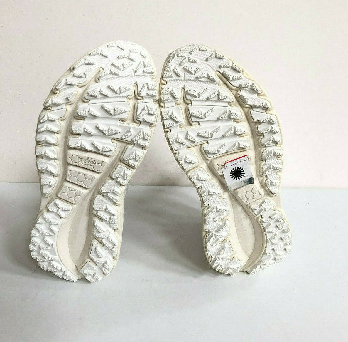 UGG GLADIATOR RUNNER WHITE PLATFORM SNEAKERS SHOES US 8 / EU 39 / UK 6 ...