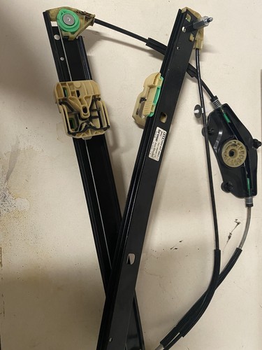 2009 - 2017 AUDI Q5 FRONT RIGHT SIDE DOOR WINDOW Track OEM 8R0 837 462 ...