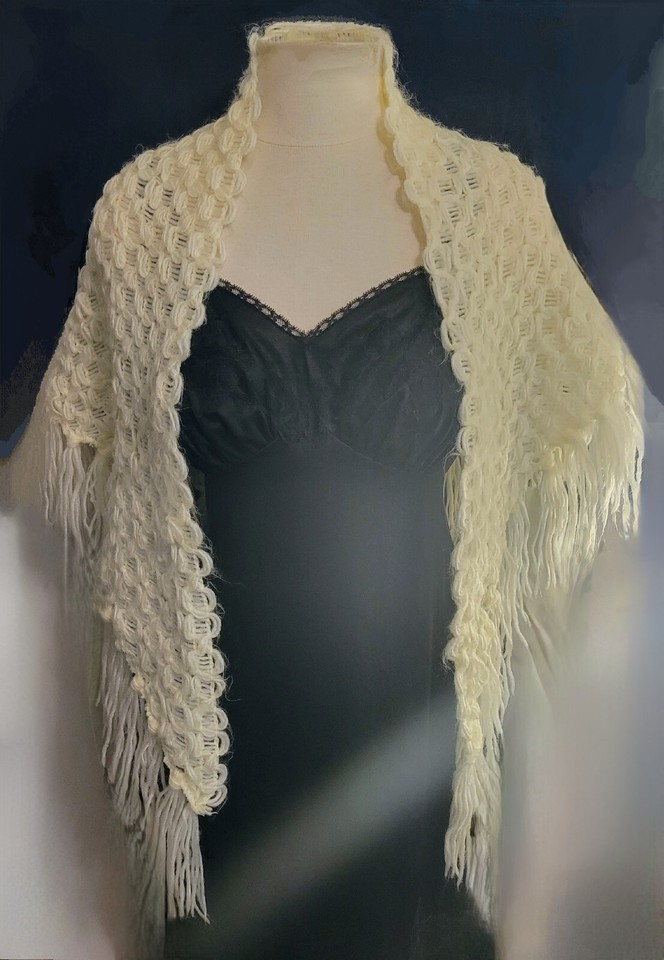 Vintage CROCHETED SHAWL w/Fringe BOHO Coquette COTTAGECORE Gypsy STEVIE ...
