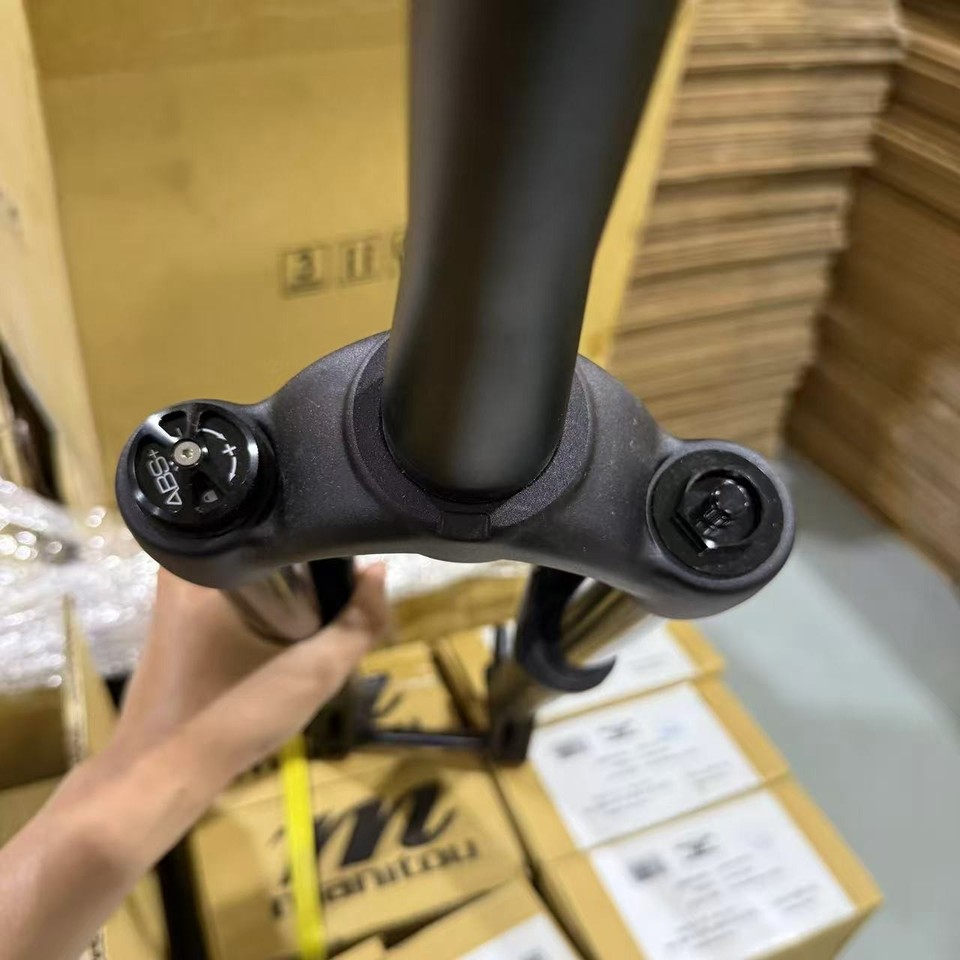 Manitou JUnit Comp 26" Junior Fork, 15*100mm, 140mm Travel, for Enduro ...