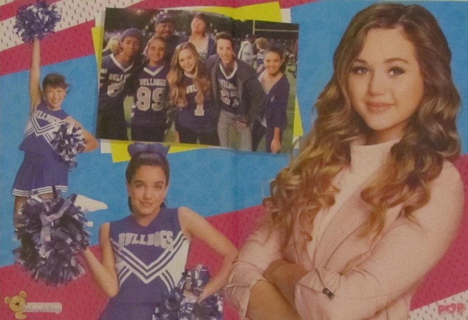 Brec Bassinger collezione di 32 pagine + 2 poster | eBay UK