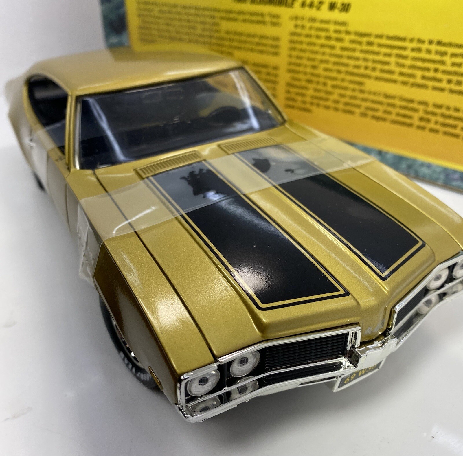 AMERICAN MUSCLE 1/18 Scale 1969 OLDSMOBILE 4-4-2 W-3”GOLD VERSION" | eBay