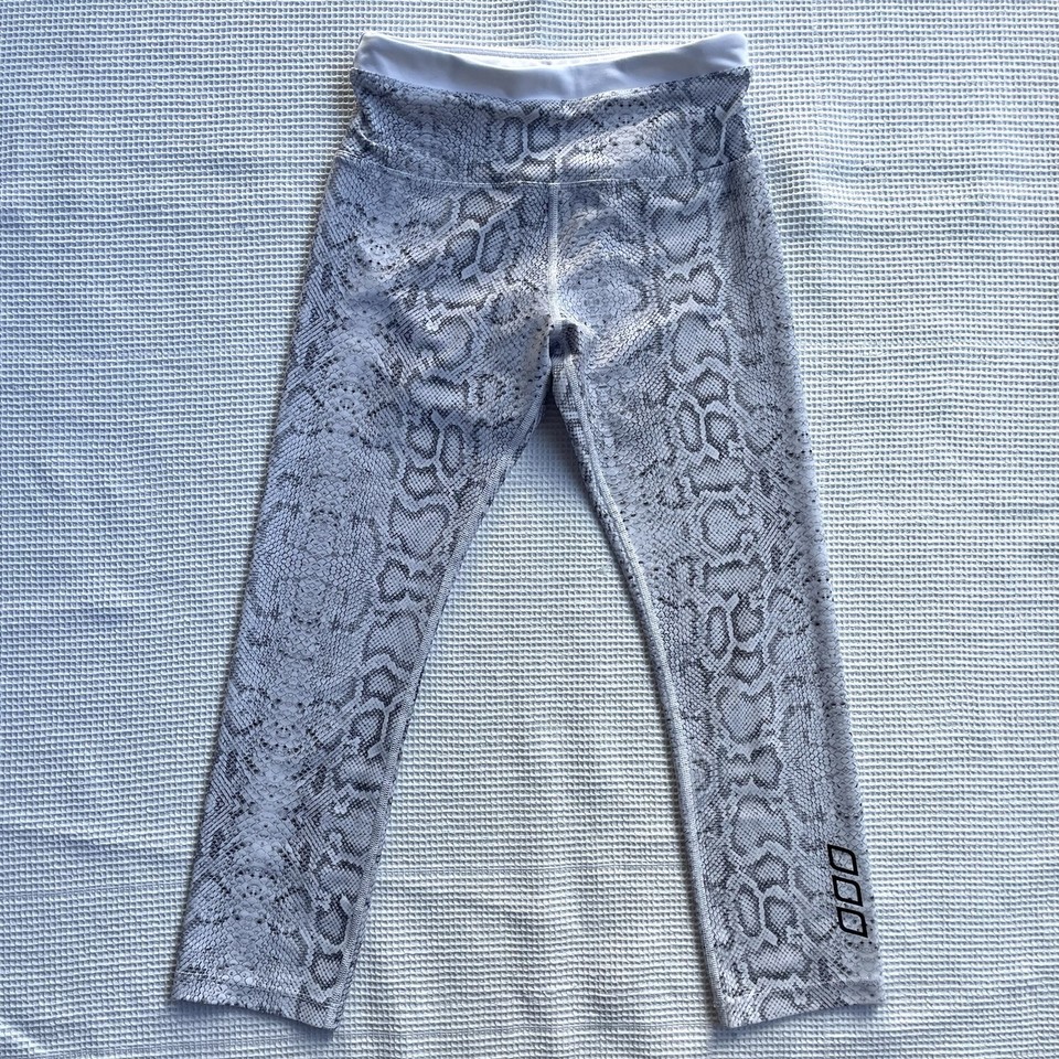 Lorna Jane Grey White Cropped Leggings Size XS Snake Print Snakeskin ...