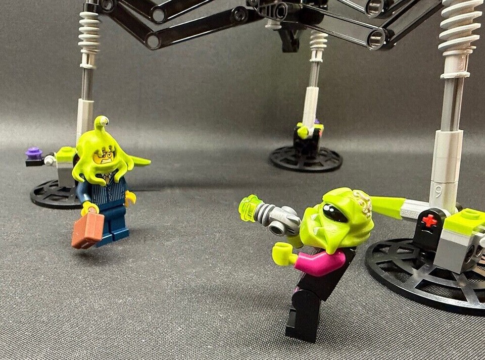 LEGO 7051 Alien Conquest Tripod Invader 100% Complete No Stickers | eBay