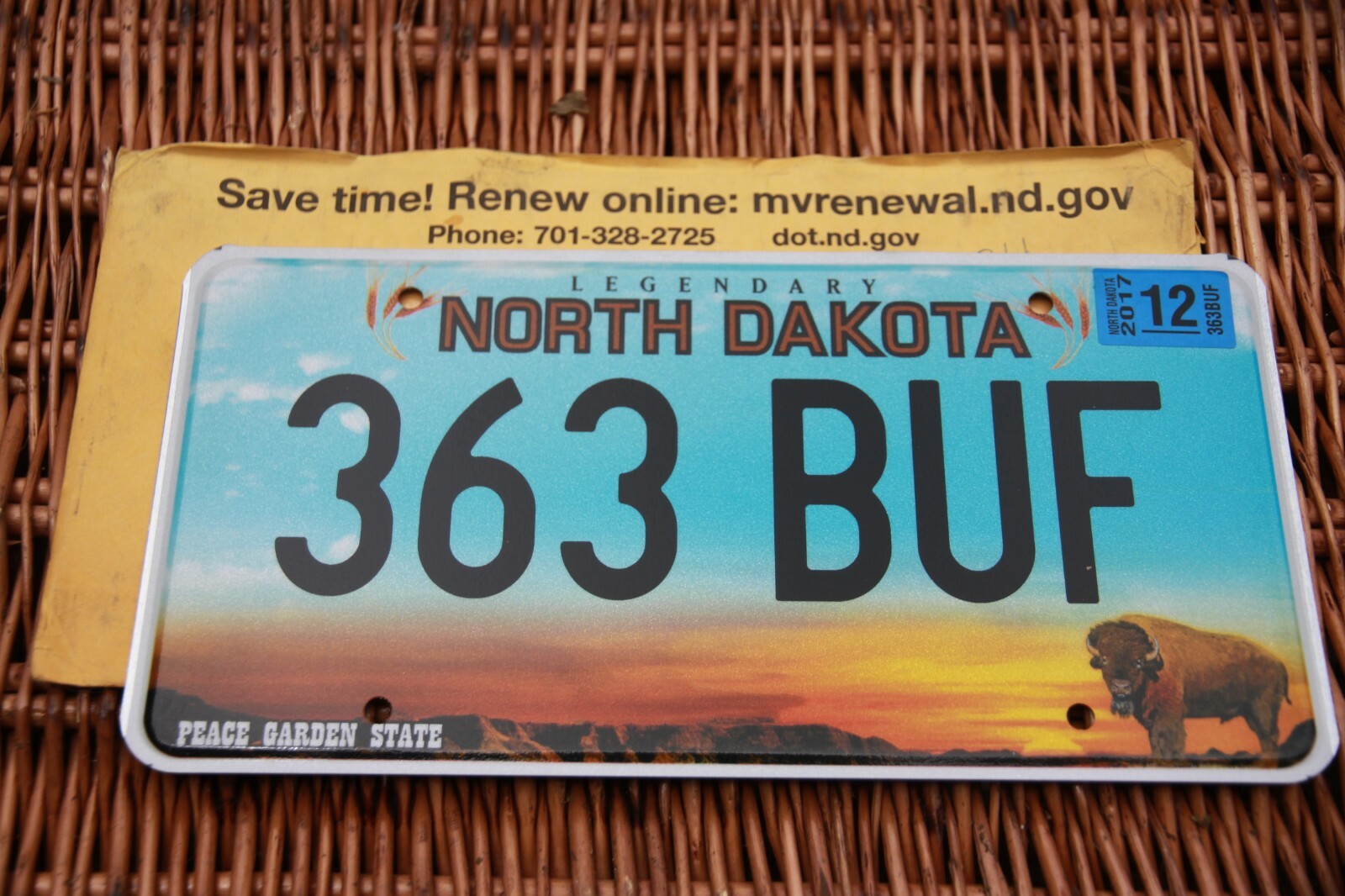 2017 NORTH DAKOTA License Plate ** BISON GRAPHIC ** LEGENDARY ** W ...