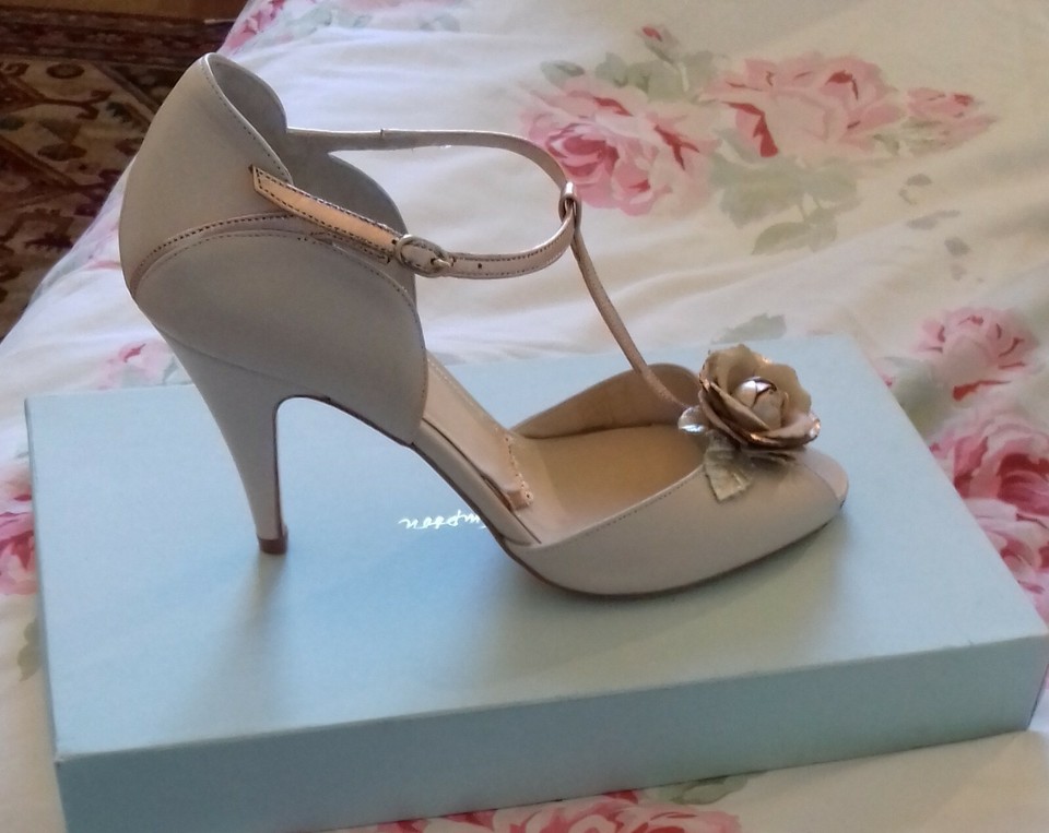 Chaussures de mariage vintage T-Bar Rachel Simpson Gabriella blush cuir ...