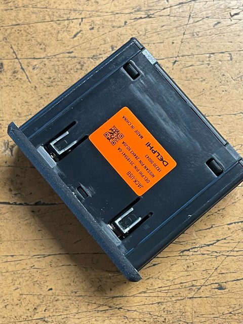 Genuine Nissan Auxiliary Outlet 284h3-9dj0a for sale online | eBay