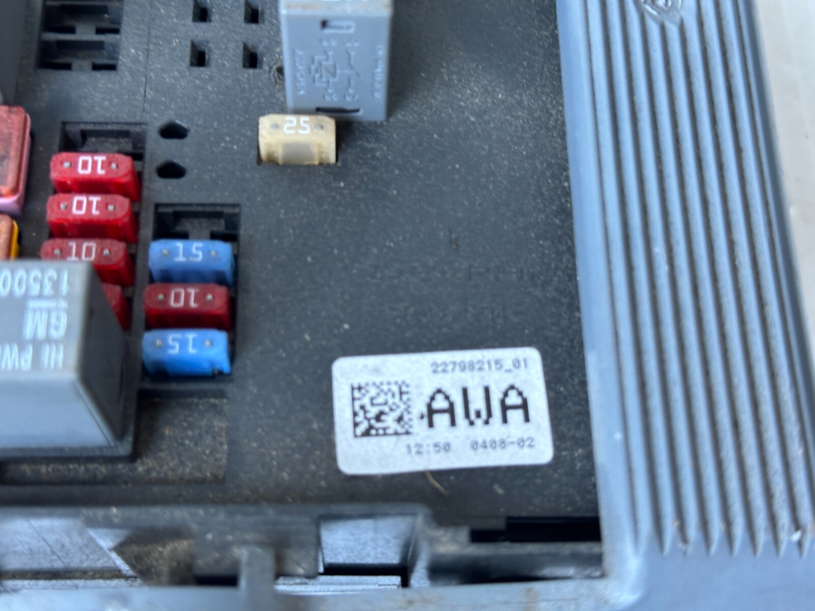 2010 - 2014 GMC Tahoe Yukon Fuse Box Relay Control Module P: 22798215 ...