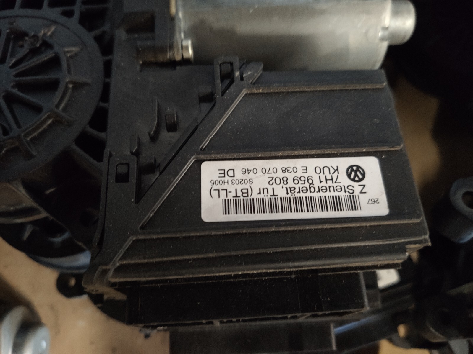 VW 7H T5 van power window motor front right control unit VW 7H1959802 ...