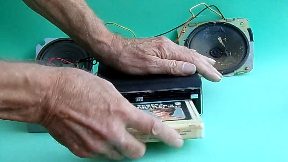 Harry Moss 8-Track Player 320 Vintage Car Stereo plays watch the video ...