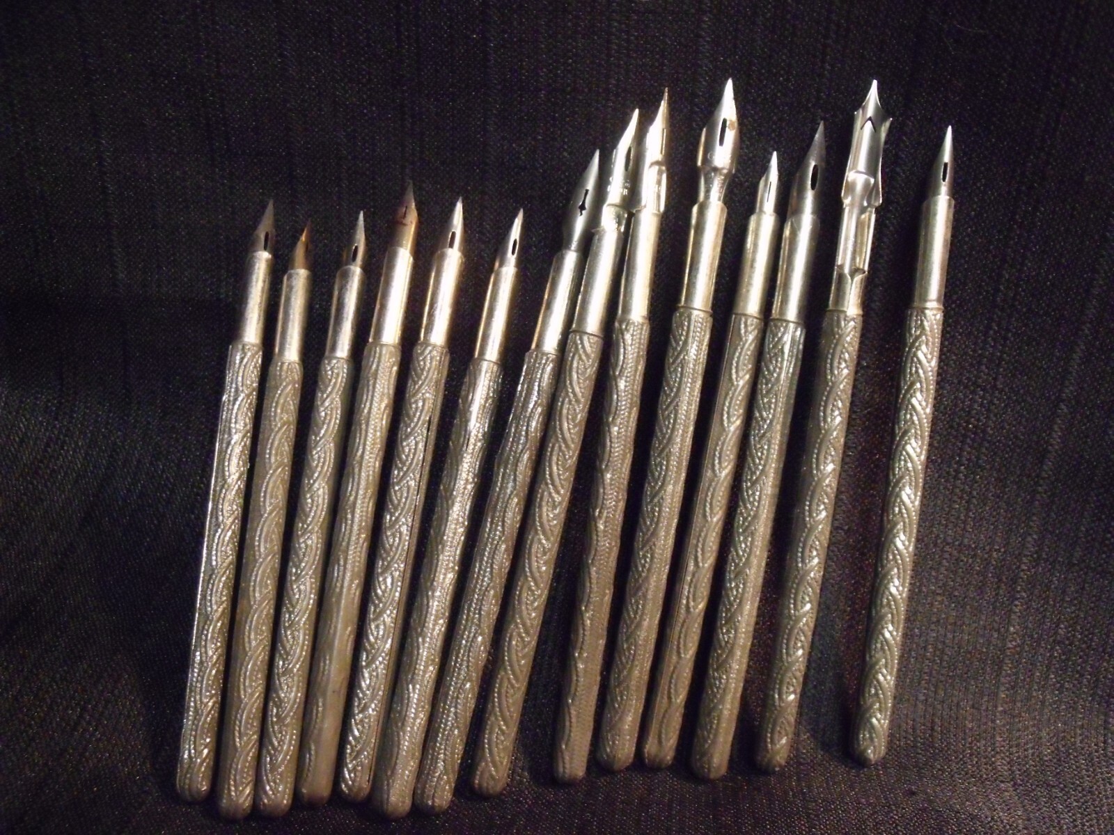 SET OF (14) ANTIQUE VICTORIAN 5" PATTERN STAMPED STEEL QUILL PENS ...