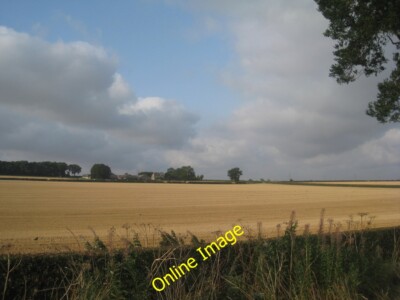 Photo 6x4 View towards Field House Farm Riplingham From Elloughton Dale ...