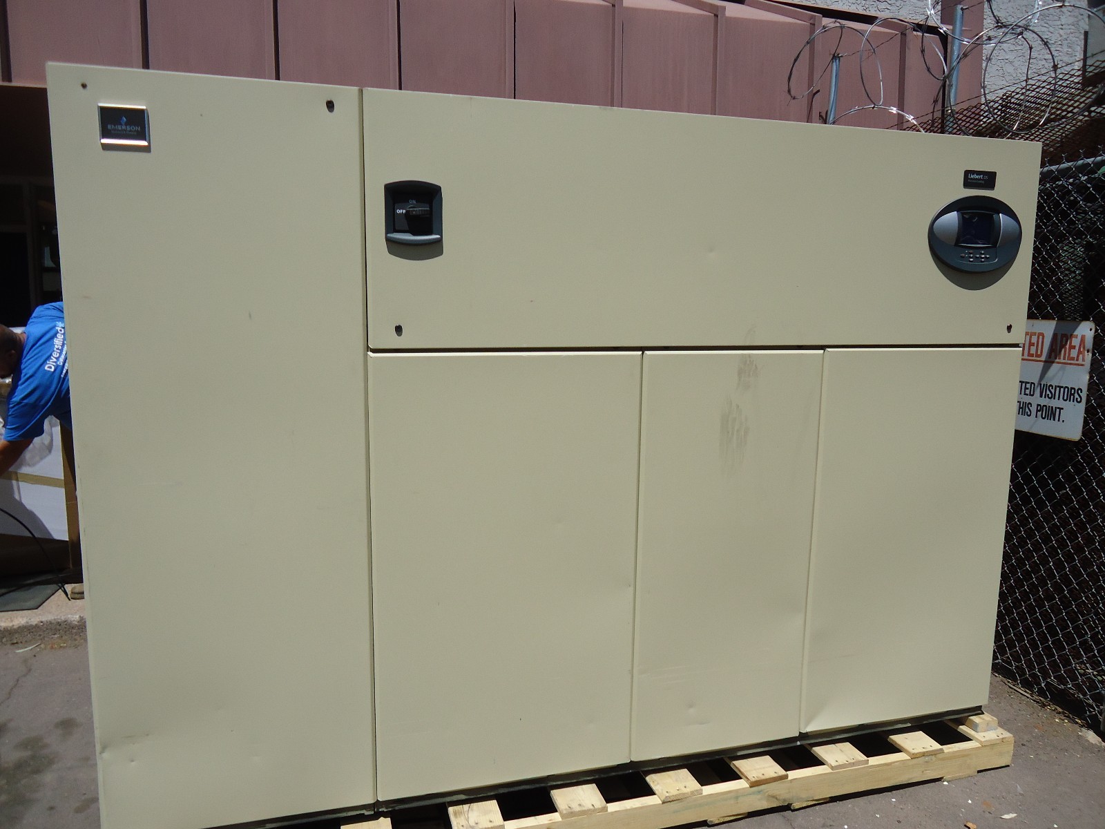 Liebert 15 ton Downflow water glycool cooled DH219W - DS053W DH199 | eBay