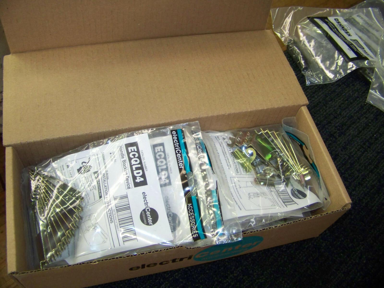 ElectriCenter Handle Blocking Device for 1/2" Wide Circuit Breakers New ...