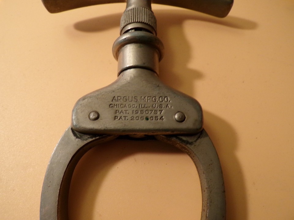 #168601 ARGUS MFG *The Iron Claw* Hand Cuff Restraint Clip w/Leather ...