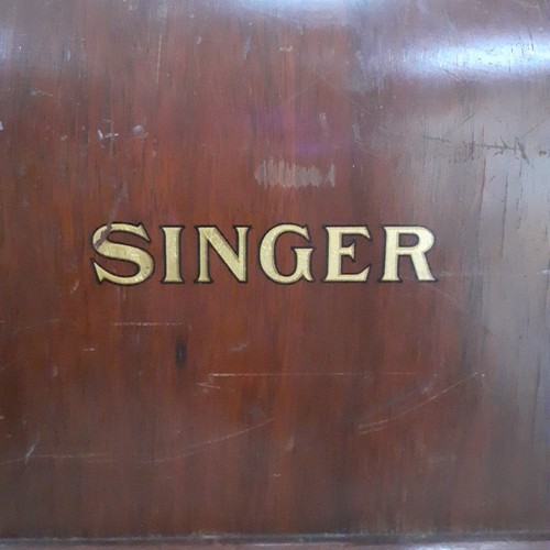 Antique 1933 Singer Sewing Machine With Knee Lever Hem Feet Crank Wood ...
