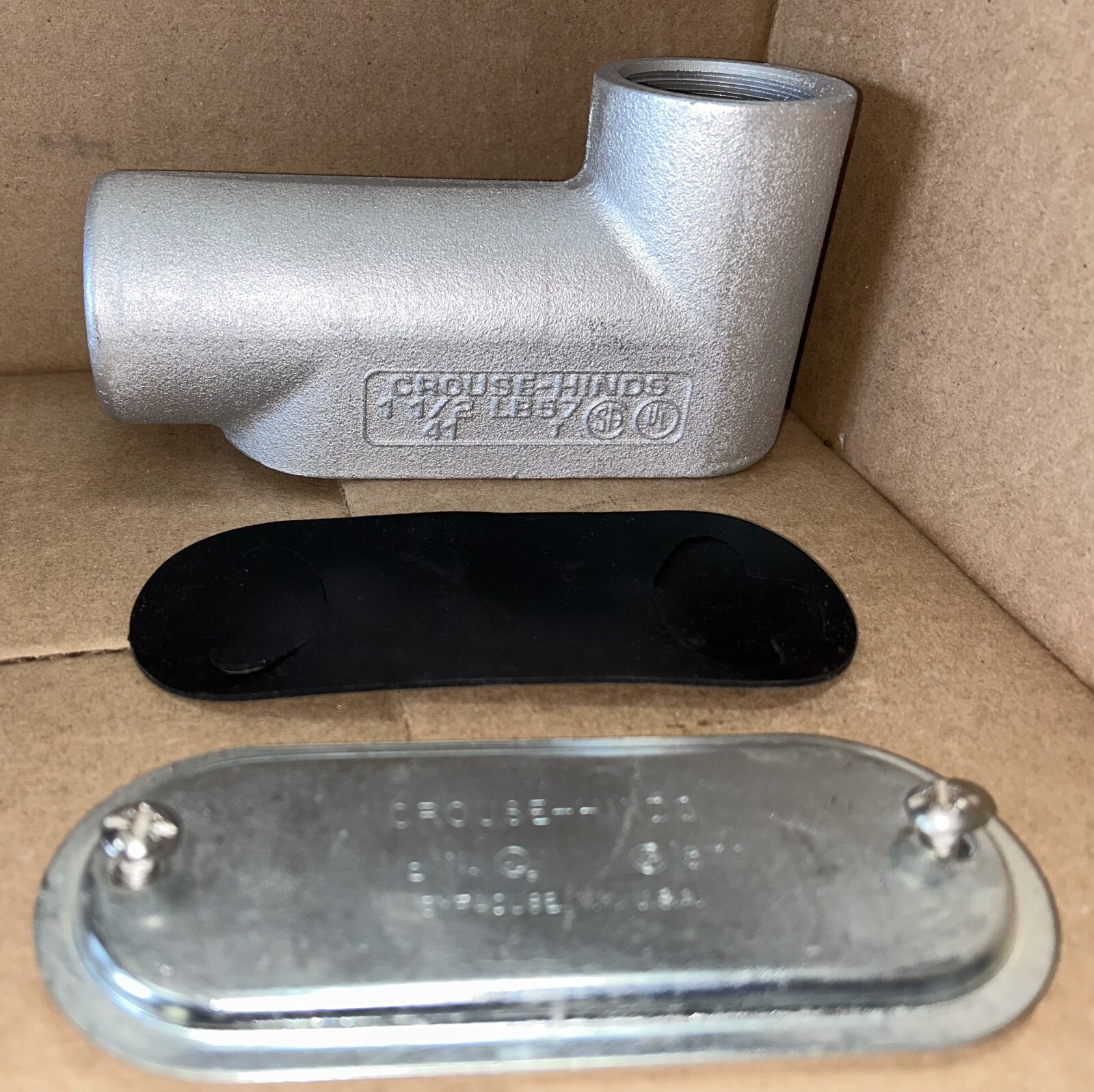 Eaton Crouse Hinds LB57 CG- LB Shape 1-1/2" Condulet Conduit Outlet ...