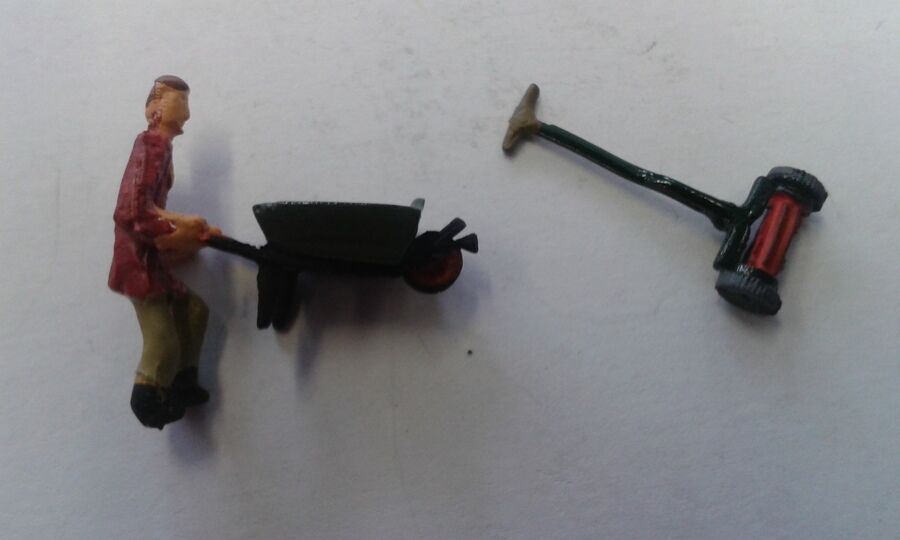 OO/HO Painted gardener + lawnmower & wheelbarrow P&D Marsh PDZ31 | eBay