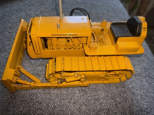 CAT D2 W/No.2 TOOL BAR BLADE 1:16 SPEC CAST ACMOC COLLECTORS MODEL 2004 ...