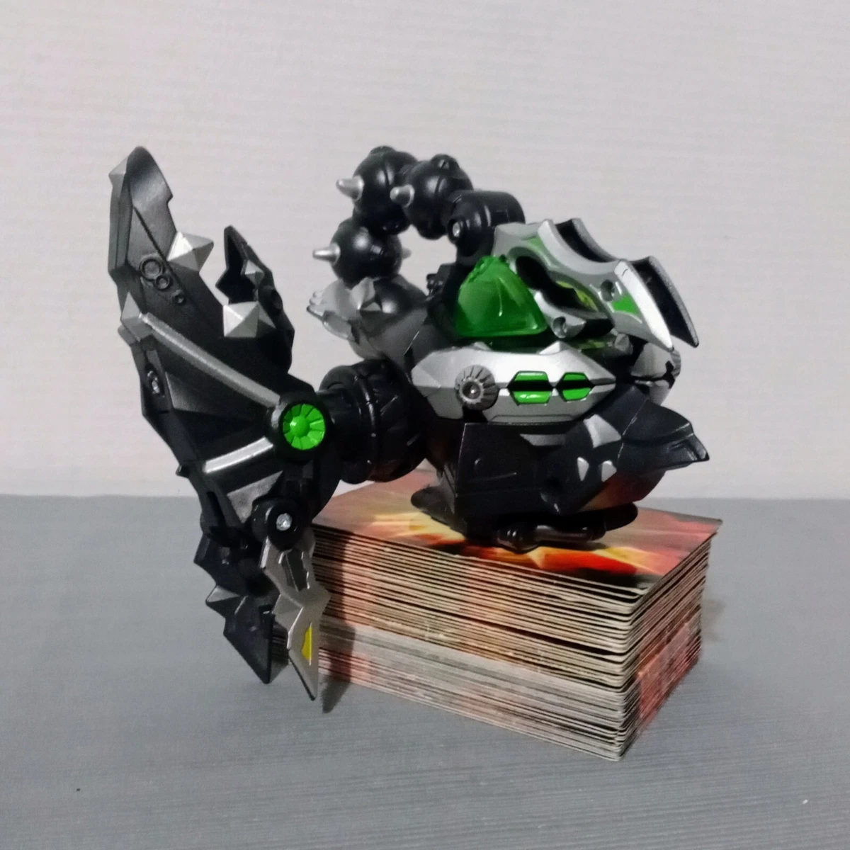 Bakugan Dharak Colossus Vs Dragonoid Colossus