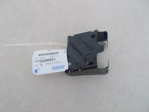 23290831 GM O.E. 2018 Equinox-Fender Upper Bracket Left - Free Shipping ...
