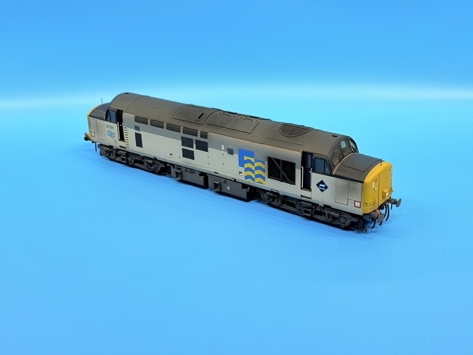 DJH 'O' GAUGE CLASS 37 521 BR RAILFREIGHT 'PETROLEUM' WEATHERED DIESEL ...