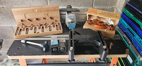 Trend T11E 240v router, router table and CMT bits, 13 piece set ...