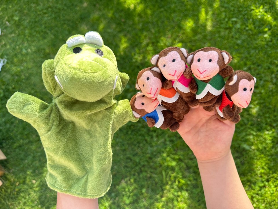 6 Five Little Monkeys Swing in a Tree Finger Hand Puppets Rhyme Song ...