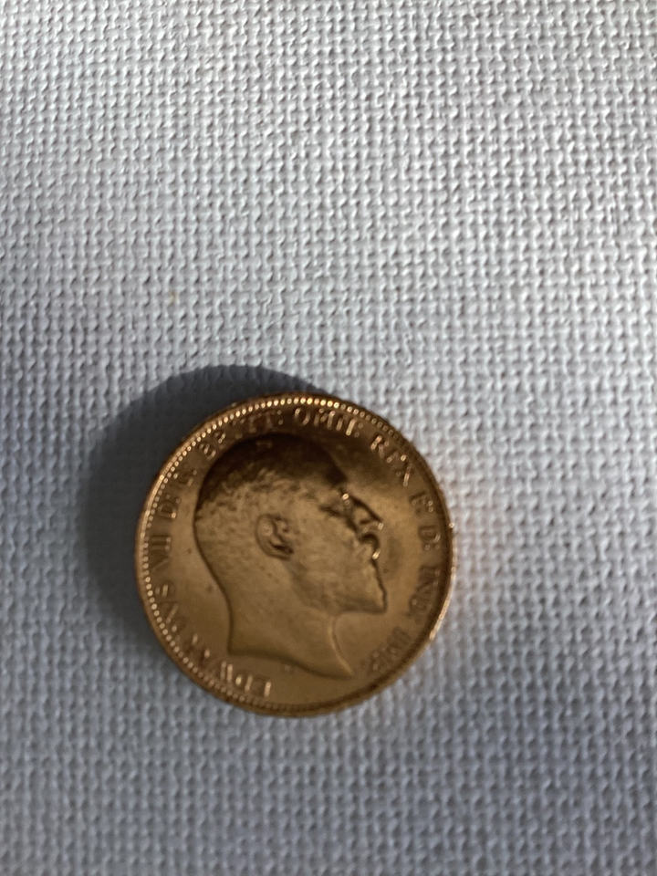 22ct Full Gold Soverign.Dated 1902 Edward V11 to obverse E/Fine ...