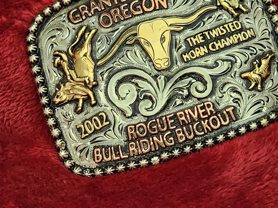 CHAMPION BULL RIDING PRO RODEO TROPHY BUCKLE☆GRANTS PASS OREGON☆2002 ...