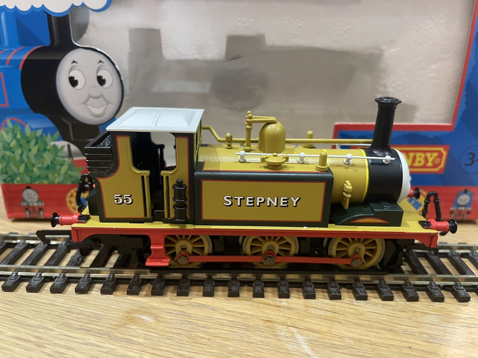 Hornby R9069 Thomas and Friends Stepney, Electric Locomotive 00 Gauge ...