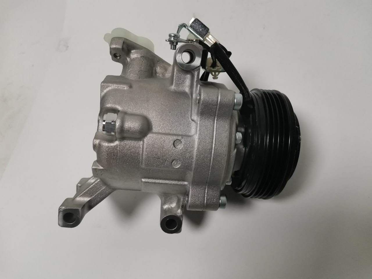 SV07C 4PK AC Compressor 88310B1070 447190-6620 For Passo Daihatsu ...