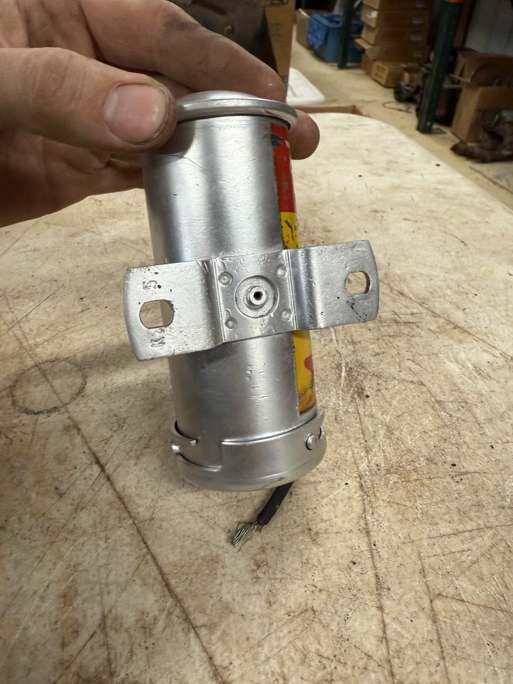 Bendix style FUEL PUMP 6V with spring loaded valve - Hot Rod Flathead ...