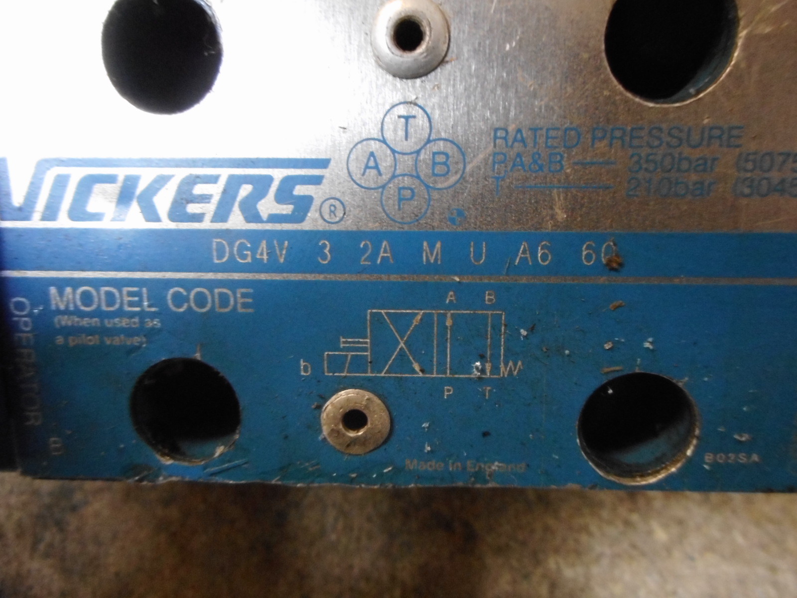 VICKERS DIRECTIONAL CONTROL VALVE - SUB PLATE MOUNT - DG4V-3-2A-M-U ...