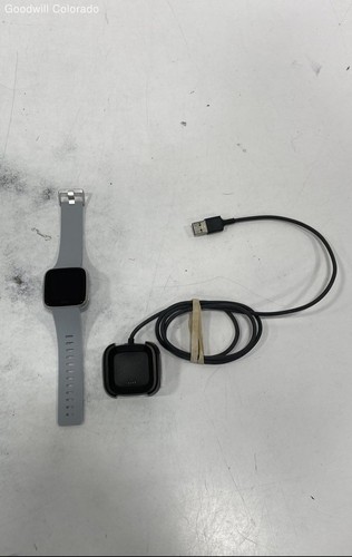 Fitbit Versa Silver Fitness Tracker | eBay