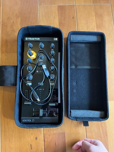 Native Instruments TRAKTOR KONTROL Z1 2-Channel DJ Controller Mixer ...